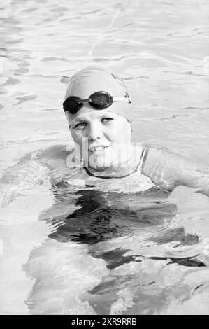 Portraits of female swimmers and swimmers HPC, Portraits, 03-07-1981 ...