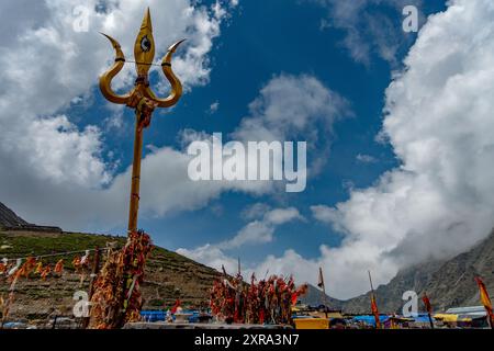 July25th2024, Himachal Pradesh, India. Religious red cloths (chunri ...