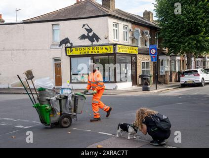 BANKSY © Jeff Moore - A new Banksy pelican artwork appears on ...