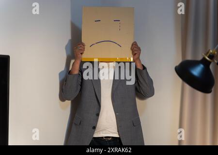 Male employee with box instead of his head Stock Photo - Alamy
