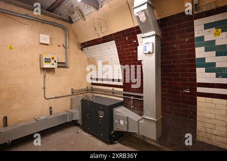 Underground electricity cable junction box being installed Stock Photo ...