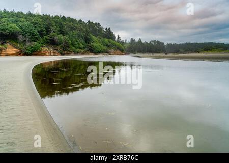 A view of the Moclips River flowing toward the Pacific Ocean in ...