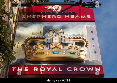 England, Kent, Rochester, Royal Crown Pub Sign Stock Photo - Alamy