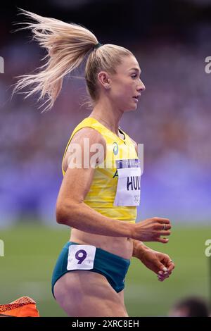 Jessica Hull of Australia competes during Women's 1500m Final of the ...