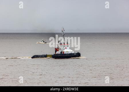 Support vessel Afon Wen passing Battery Point Portishead on a dull day ...