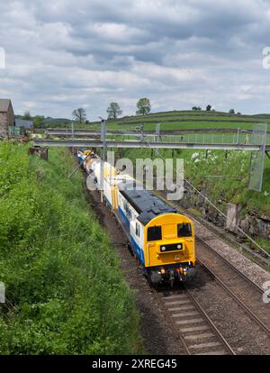Balfour Beatty drain train with HNRC class 20 locomotives being used to ...