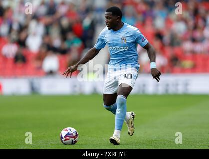 10, Ephron Mason-Clark of Coventry City at warm up during the Sky Bet ...