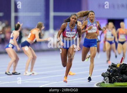 Alexis Holmes (USA) takes the baton to victory in the 4x400m mixed ...