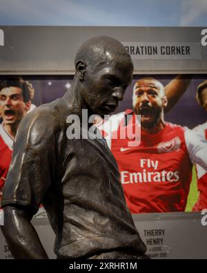 Statue of Thierry Henry at Arsenal Emirates Stadium, North London Stock ...