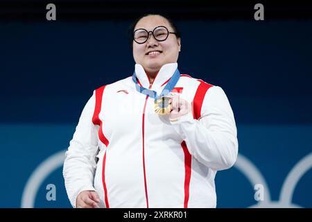 Gold Medallist, Wenwen Li of China (centre) , Silver Medallist ...