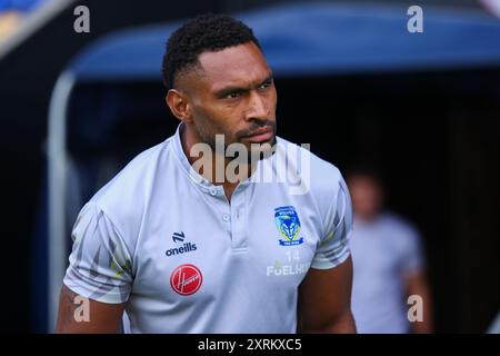 Rodrick Tai of Warrington Wolves arrives ahead of Toby King's ...