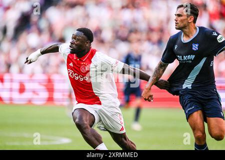 HEERENVEEN, NETHERLANDS - AUGUST 9: Sam Kersten of sc Heerenveen is ...