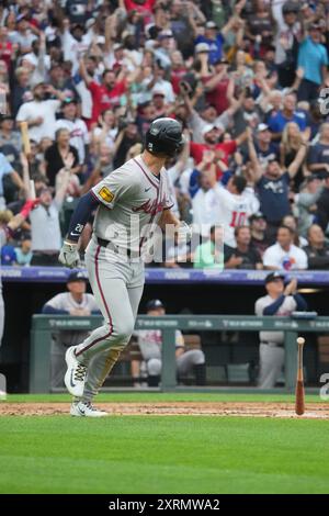 Atlanta Braves' Matt Olson hits a single in the seventh inning of a ...