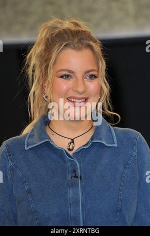 Laura Larsson. Aufzeichnung der TV-Sendung NDR Talk Show in den NDR ...