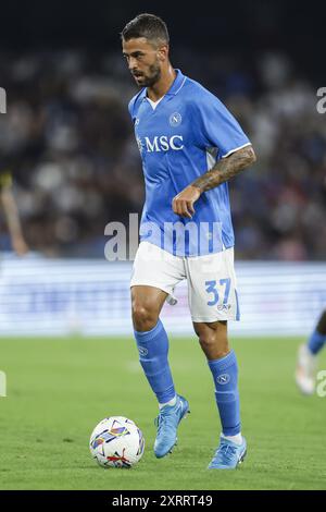 Napoli's Italian defender Leonardo Spinazzola challenges for the ball ...