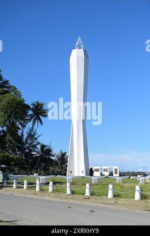 PAPUA NEW GUINEA, Madang, Kalibobo lighthouse, Coastwatchers Memorial ...