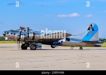 Boeing B-17 Flying Fortress vintage bomber plane cockpit, Bendix chin ...