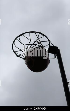 Netball practising shooting - sport aiming aim accuracy goal net Stock ...