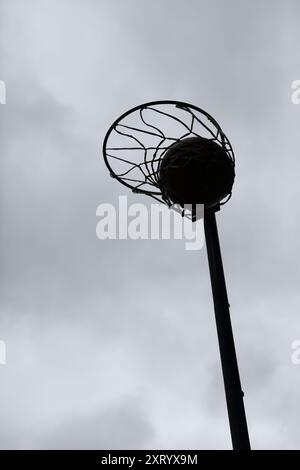 Netball practising shooting - sport aiming aim accuracy goal net Stock ...