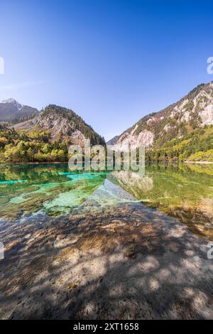 Five Flower Lake in Jiuzhai Valley National Park, Sichuan, China Stock ...