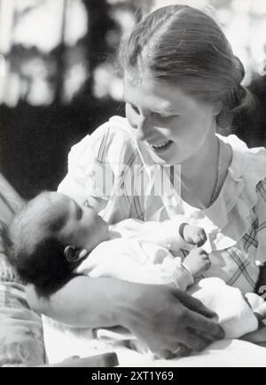 ARYAN MOTHER & CHILD Stock Photo - Alamy