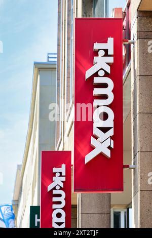 Cologne, Germany, August 12, 2024: Uniqlo store advertising sign and ...