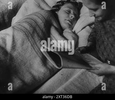 WW2 1940's Underground Station shelter London Blitz.. Tube station ...