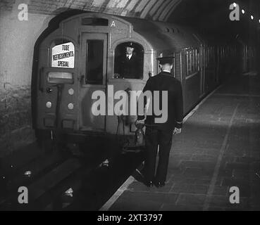 WW2 1940's Underground Station shelter London Blitz.. Tube station ...