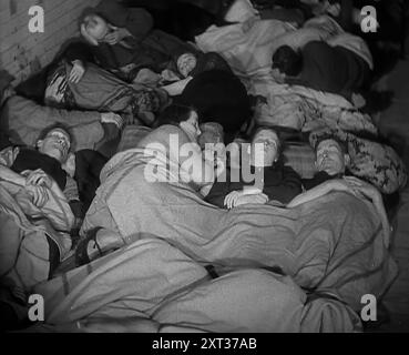WW2 1940's Underground Station shelter London Blitz.. Tube station ...