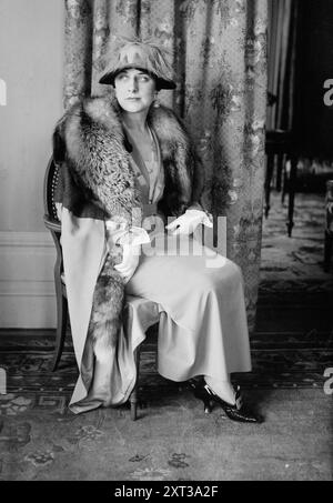 Farrar, Photograph shows soprano opera singer and film actress ...
