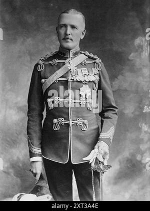 General Sir James Willcocks, a British Army officer, speaks with Indian ...