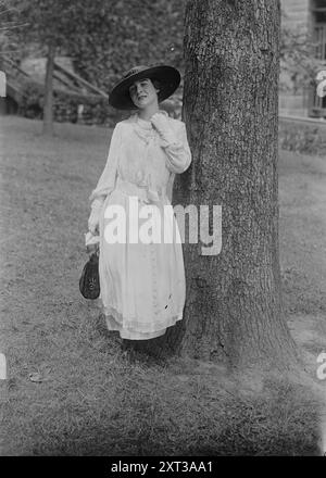 Maggie Teyte, portrait. English soprano, 17 April 1888 - 26 May 1976 ...