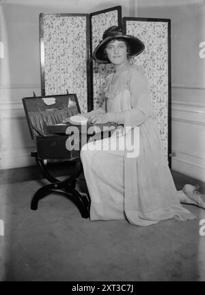 Alma Gluck, (1884-1938) Romanian-born American former opera star, had a ...