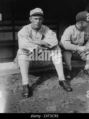 Chicago White Sox right fielder Joshua Palacios prepares to catch a fly ...