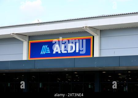 Aldi supermarket, Batchelor Road, Gabalfa, Cardiff, Wales Stock Photo ...