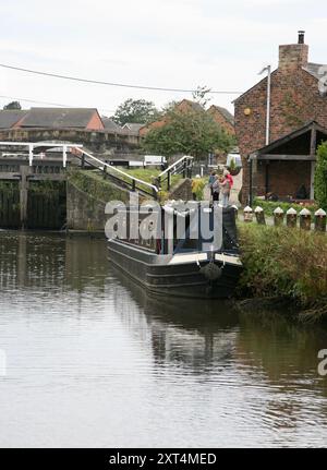 Top Lock on the Rufford branch of the Leeds - Liverpool canal Stock ...