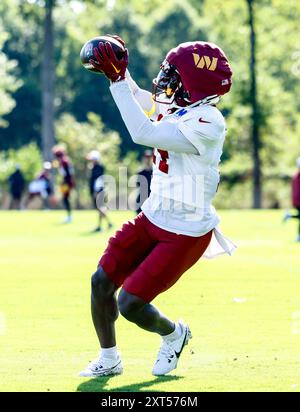 Washington Commanders wide receiver Olamide Zaccheaus (14) catches the ...