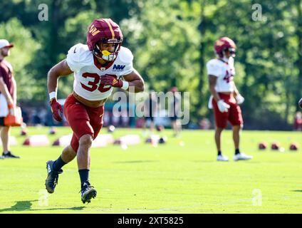 Washington Commanders running back Austin Ekeler (30) runs with the ...