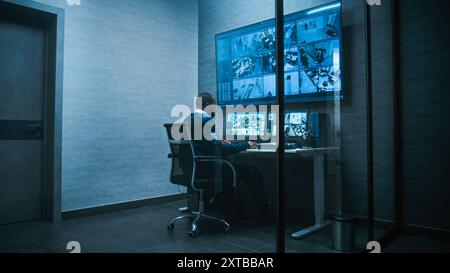 cctv screen. CCTV monitors in control room at Cardiff Central Police ...