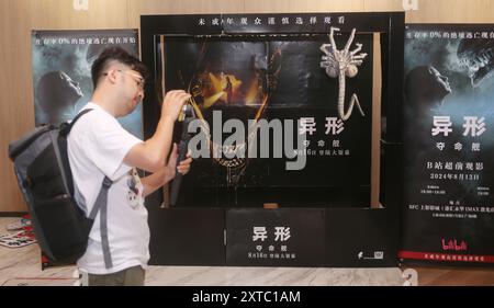 Alien Romulus poster Stock Photo - Alamy