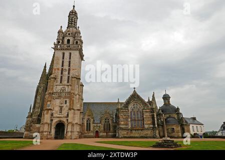 Eglise Saint-Germain, Pleyben Parish close, Finistere, Bretagne, France ...