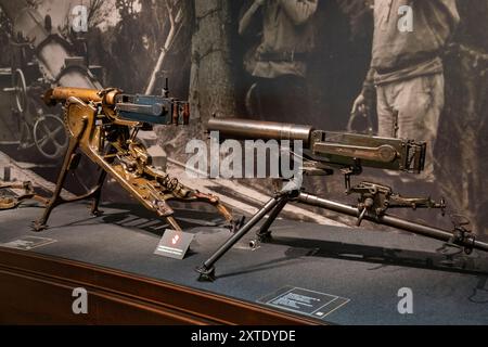 A German MG 15 machine gun, made in 1938, calibre 7,92 x 57, serial ...