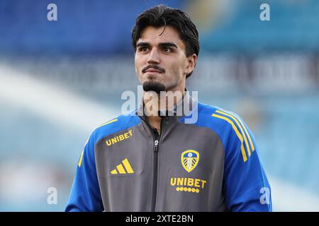 Pascal Struijk of Leeds United arrives during the Leeds United FC v ...