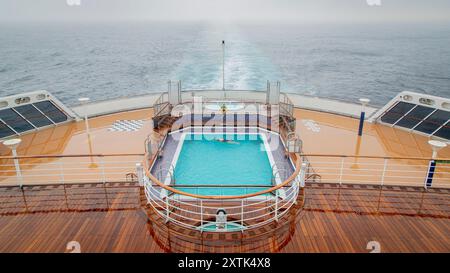 Crossing the Atlantic Ocean from Brooklyn to Southampton onboard the ...