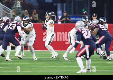 Philadelphia Eagles quarterback Kenny Pickett (7) warms up before an ...