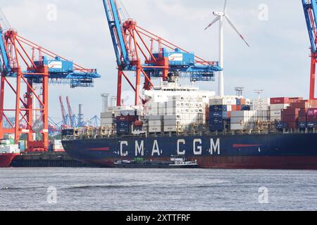 Containerschiffe im Hafen Hamburg. Welthandel vertreten durch ...