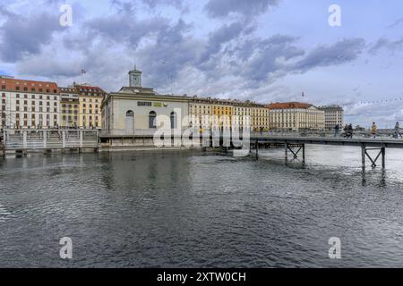 Luxury hotels line the shores of Lake Geneva in Geneva, Switzerland ...