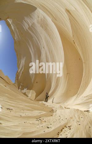 Egypt, White Desert, bizarre sandstone cliffs, Middle East, Africa ...