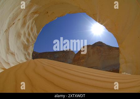 Egypt, White Desert, bizarre sandstone cliffs, Middle East, Africa ...