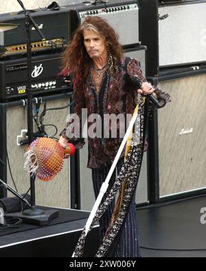 Steven Tyler performs on the NBC Today Show at Rockefeller Center in ...